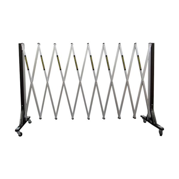 安全興業 バリケードフェンス|特長:伸縮式で置くだけで簡単に設置できます。 軽いので持ち運びも楽にできます。 単管バリケードタイプと比べて、単管パイプの運搬やセットが不要です。