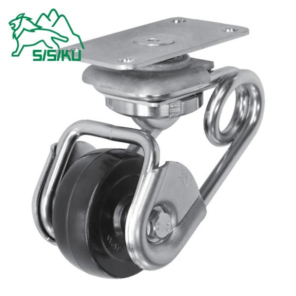 シシク プレート式緩衝キャスター(ゴム車)|特長:ユニークなスタイルで、フォークそのものがスプリングになっています。 トーションスプリングの採用で全方向からの衝撃・振動をやわらげ、なおかつ騒音の発生も減少させます。 緩衝することにより、旋回...