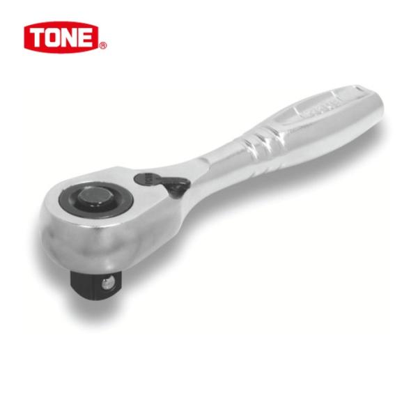 TONE ラチェットハンドル|特長:幅26。 5mmのコンパクトなヘッドが、狭所作業に威力を発揮します。 ソケットホールド機構でワンプッシュ操作でソケット交換できます。