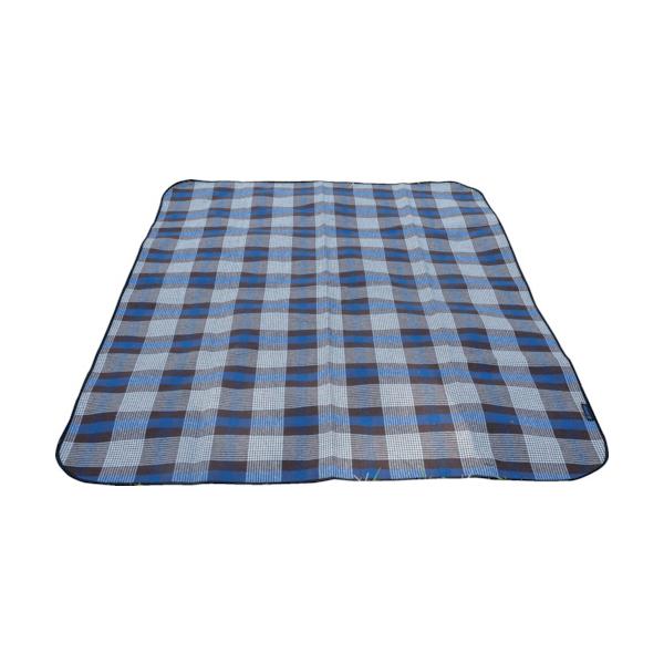 Chispa カラーシート|特長:一般のピクニックシートよりしなやかでやや重さもあるため、少しの風でもめくれにくい製品です。 裏面の防水機能で多少の水気はシート表面にしみにくくなっています。