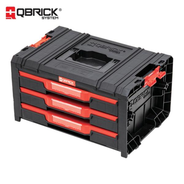 QBRICK システムボックス|特長:両サイドのバックルにより“QBRICK PRO”シリーズの全商品と連結可能です。 外寸間口450mmとコンパクトサイズで保管運搬しやすいです。 ボディはポリアミド樹脂製で耐久性が高いです。
