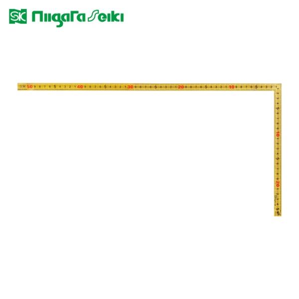 SK 曲尺|特長:表面は金色で、一万回の擦れにも耐え(当社比10倍)、墨をも弾く鉄壁の防御「鎧護(がいご)コート」仕様です。 1mm、1分単位の目盛が見やすい階段状目盛です。 JIS認証工場で製造された日本製の曲尺です。