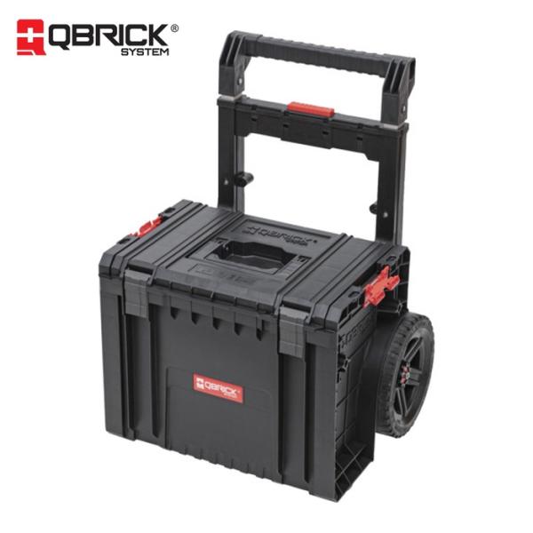 ・両サイドのバックルにより”QBRICK PRO”シリーズの全商品と連結可能です。・外寸間口490mmとコンパクトサイズで保管運搬しやすいです。・ボディはポリアミド樹脂製で耐久性が高いです。・フタの裏側はパッキン付きでIP54の防水防塵性能...