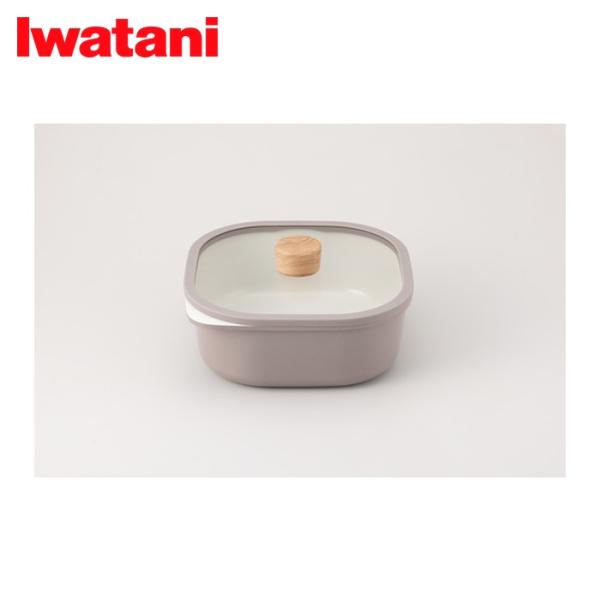 Iwatani 調理器具|特長:裏についた4つの溝が、カセットこんろのごとくにはまり安定して使用可能です。 位置調整の煩わしさも軽減します。 同色カラーの小型カセットこんろ「カセットフーミニ」とセットで使用でき、1人~少人数の調理にピッタリです。