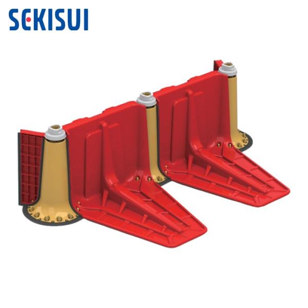 積水 止水用品|特長:土のうに代わる洪水防護製品です。 高い止水力でゲリラ豪雨や冠水から施設を守ります。 簡単組立で、コンパクトに保管できます。