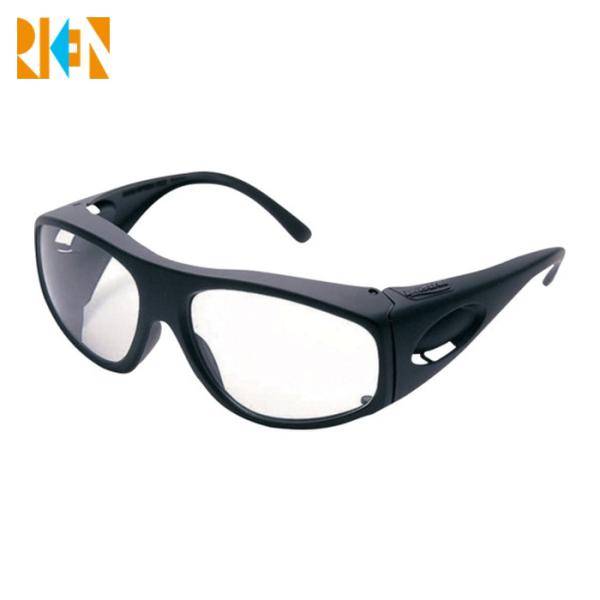 リケン 二眼型保護メガネ(フレームタイプ)|特長:通気性に優れたベンチレーションシステムを採用した保護めがねです。 防塵マスクの併用を想定したノーズ形状です。 曇りに強く傷つきにくい、超親水性VF・Pコーティングのレンズです。