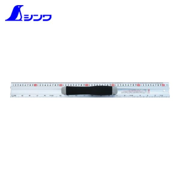 シンワ カッター切断用定規|特長:大工さんに便利な尺相当目盛付のアルミ製定規です。 裏面に滑り止めゴム付です。 カッター面に刃が食い込まない、ステン鋼付です。