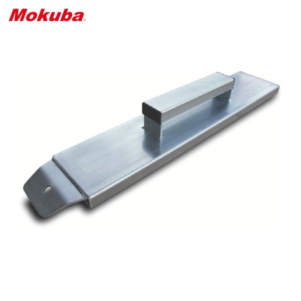 モクバ印 バール|特長:専用爪で壁際の寄せ作業も簡単です。 バールやノミに持ち替える手間がいりません。 取っ手が付いているので、強く叩きたい時も、軽く叩いての微調整の寄せも思いのまま作業ができます。