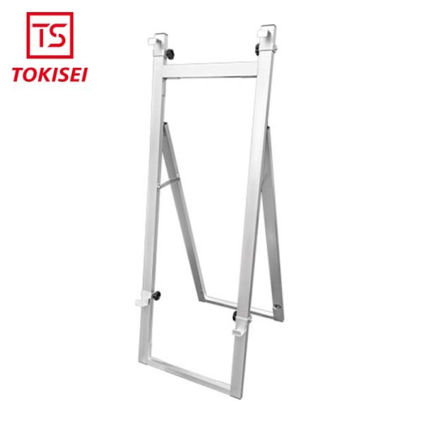 TOKISEI パネルスタンド|特長:アルミニューイーゼルは、木製とは違い、軽くて丈夫です。 軽量パネル用のスタンドです。 一体型ホルダーで、上下に動かし調節するだけで簡単にセットできます。