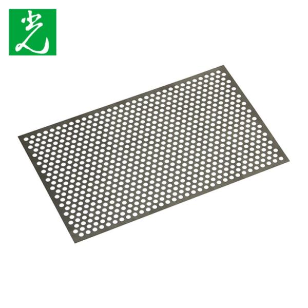 光 パンチングメタル|特長:耐食性に優れています。 こまめな手入れで光沢が保てます。