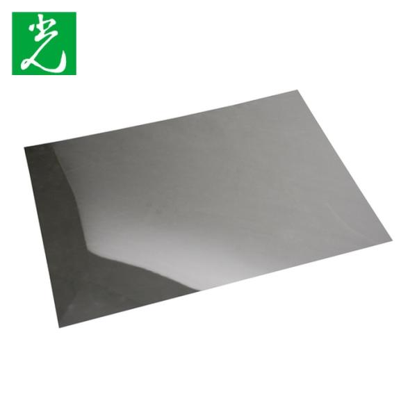 光 ポリカーボネート板|特長:プラスチックの中でトップクラスの耐衝撃性を誇るポリカーボネート樹脂です。 耐熱・耐寒性に優れています。