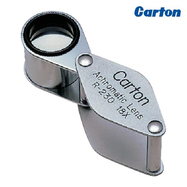 カートン ポケットルーペ|特長:プロ専用高級白ガラスレンズを採用しています。 顕微鏡と同じ光学ガラスを採用・アクロマート設計で各種収差を抑えています。 保護コートもかかっており高倍率で明るいルーペです。