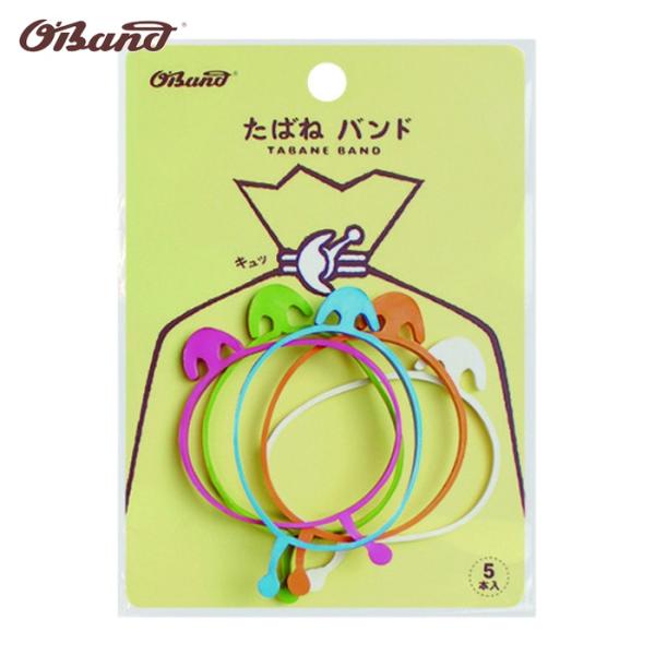 オーバンド ゴムバンド|特長:輪ゴムにヘッドとタブが付いていることで、たばねやすさと外しやすさを可能にしたバンドです。 巻きつけてヘッドをひっかけるだけで簡単にたばねることができます。 タブをひっぱることで簡単にはずすことができます。