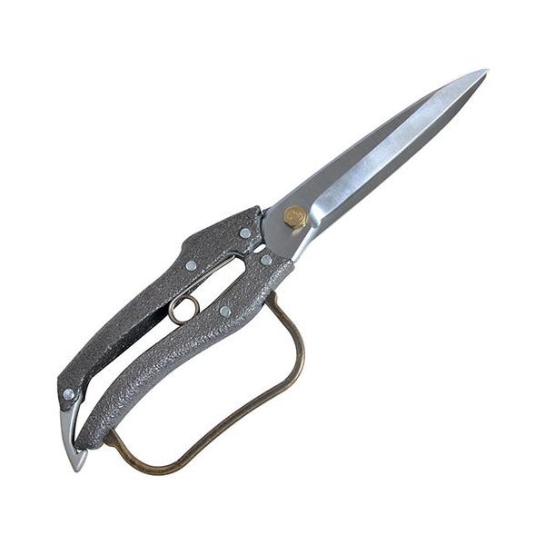 ●特長本職用葉刈鋏の要求を全て満たした鋏です。●仕様刃はヤニやサビに強いハードクロムメッキを採用しており、表面強度に優れ、汚れの落としやすさも魅力です。切刃は鏡面仕上げを施すことで、喰い込みが良く滑らかな切れ味を実現しています。樹液が付きに...