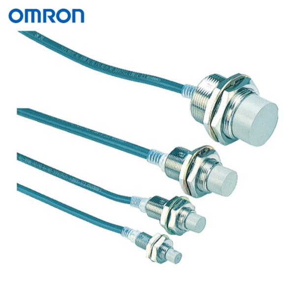 OMRON 近接センサー|特長:長距離検出で安定稼働を実現し突発の保全対応を削減します。 装置の振動でドグが離れても検出ミスが起きにくいです。 ワークの着座位置のばらつきがあっても衝突が起きにくいです。
