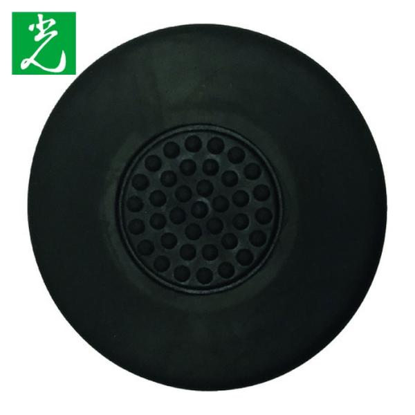 光 イス用クッション|特長:軟質素材なので傷がつきにくく、中央の凸部分でしっかりすべり止めします。