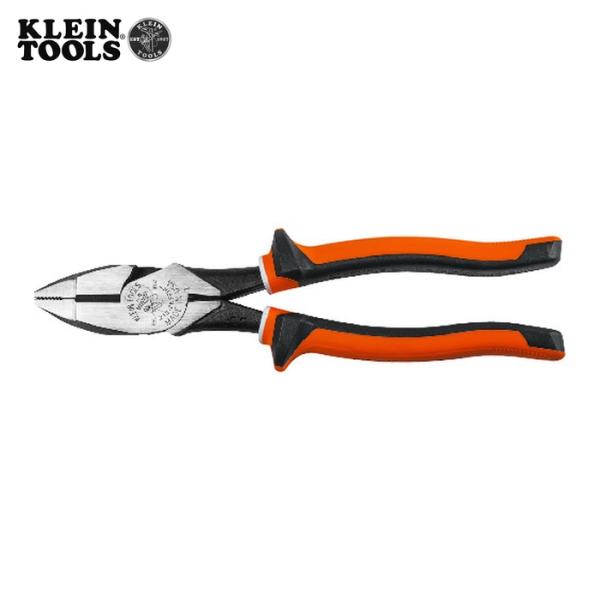 KLEIN 絶縁ペンチ|特長:先端が網目状に加工されており、しっかりとつかむことができます。 絶縁が損なわれる恐れを示す警告信号を表す為、ハンドル部は三層構造になっています。 IEC60900及びASTM F1505適合品です。