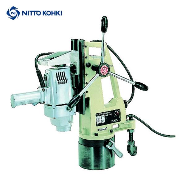 日東 磁気ボール盤|特長:磁気吸着式の優れた「保持力」と「ドリルポイント設定」が容易なドリルスタンドの電気ドリル付です。 電気ドリルを取り付ける手間が省け、即使用可能です。 穴あけ能力10mm~25mmまで5機種のシリーズ化でマスターシリー...