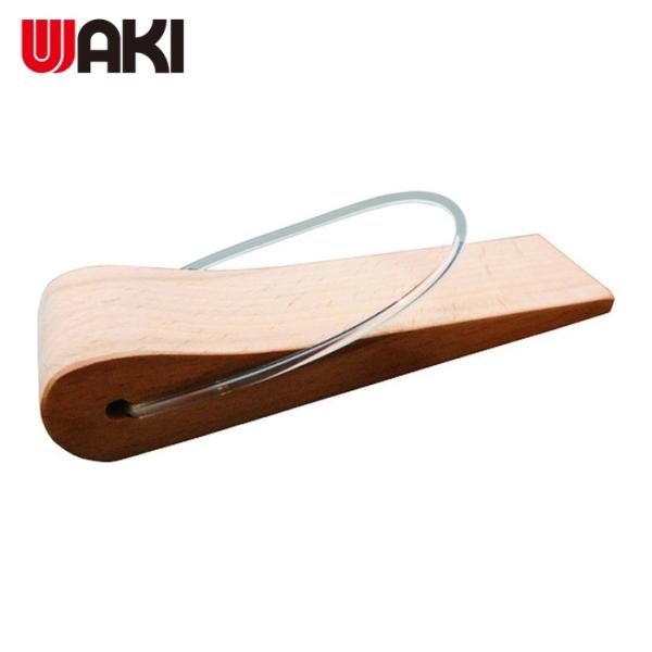 WAKI ドアストッパー|特長:ご使用にならない時はコード部分をレバーなどに引っ掛けて保管できます。 底面に特殊樹脂を使用しているので、しっかり固定します。 木製品ですのでフローリング床にマッチします。