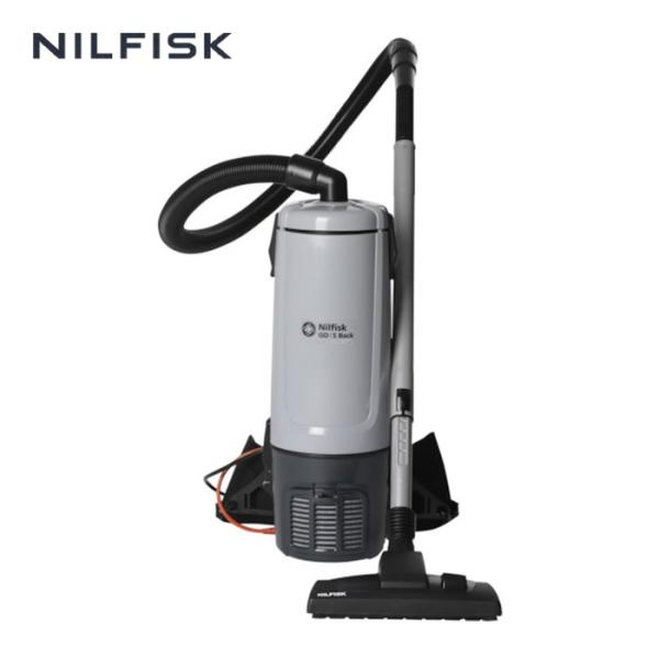 Nilfisk 乾式掃除機(ショルダータイプ)|特長:重量配分を考慮し可能な限り軽量化しました。 作業時の負担を大幅に削減するとともに作業中のノイズを抑えた理想的なクリーナーです。 ダストバッグ容量が大きく交換頻度を減らします。