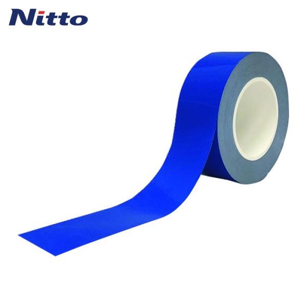 ニトムズ ラインテープ|特長:耐久性に優れ、環境に優しく、作業性も抜群のラインテープです。 はくり紙が無く、長巻なので長い距離でも貼りやすく作業効率が上がります。 耐油性に優れています。