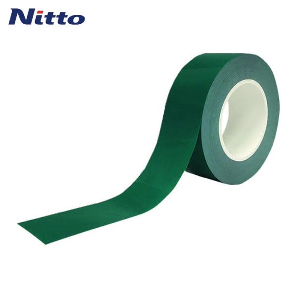 ニトムズ ラインテープ|特長:耐久性に優れ、環境に優しく、作業性も抜群のラインテープです。 はくり紙が無く、長巻なので長い距離でも貼りやすく作業効率が上がります。 耐油性に優れています。