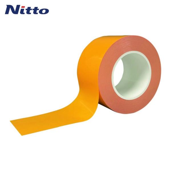 ニトムズ ラインテープ|特長:耐久性に優れ、環境に優しく、作業性も抜群のラインテープです。 はくり紙が無く、長巻なので長い距離でも貼りやすく作業効率が上がります。 耐油性に優れています。