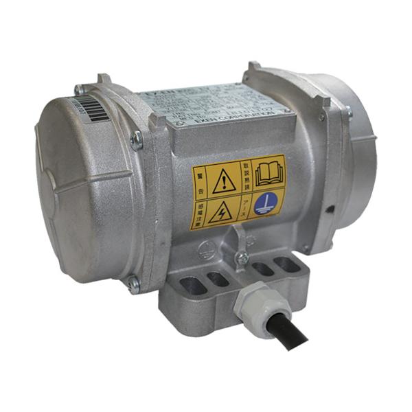 特長●強力な振動を生かし粉粒体容器（ホッパーやタンク）内部の詰まりや付着を解消したり、充填設備機器など幅広く用いられています。●モーター内部にあるローター軸両端の偏心錘（ふりこ）が回転する事により強力な遠心力振動を発生します。●モーター固定...