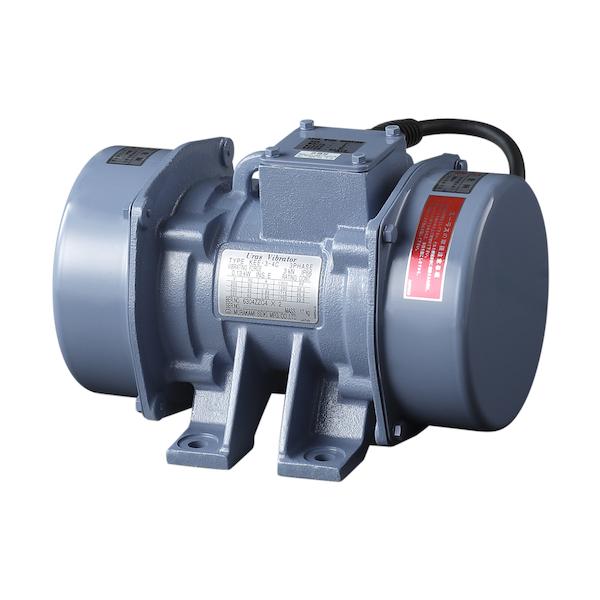 特長●高性能振動発生装置です。●耐久性があり、長寿命でメンテナンスが容易です。●全天候タイプです。●豊富な機種から選択が可能です。●多彩なオプションを準備しています。用途●振動フィーダ（輸送機）や振動ふるい機（スクリーン）に。