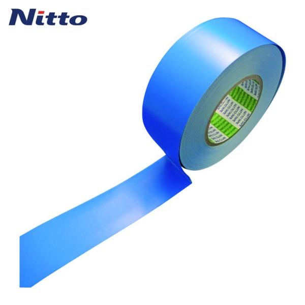 日東エルマテ ラインテープ|特長:面にもよくなじむ特殊な粘着剤を使用しています。 接着力が強力で、汚れにくく、耐摩耗性・耐久性に優れたタイプです。 幅のみ別作品製作が可能です。