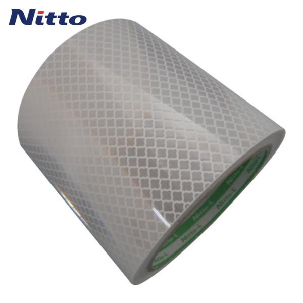 日東エルマテ 反射テープ|特長:柔軟性が高い為、曲面や角面に適しています。 プリズムレンズタイプの再帰性反射材を利用しています。 従来の反射テープよりも10倍以上の優れた再帰反射性能を発揮します。