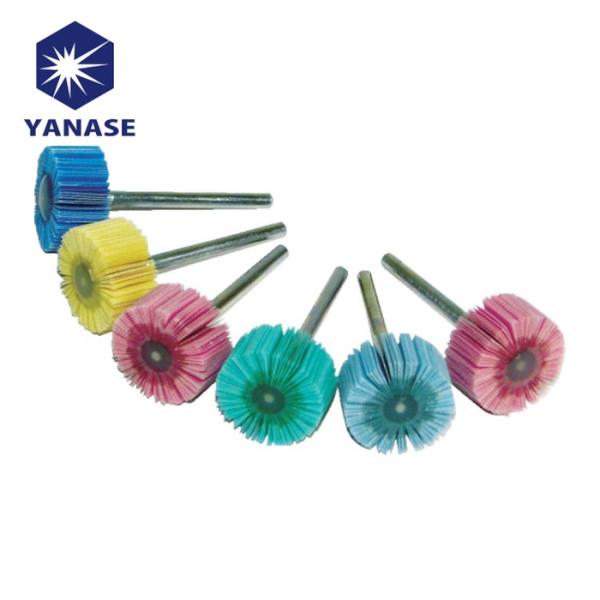 ヤナセ フラップ軸付ホイール|特長:極微細網目基布を使った、柔軟性サンドペーパーで製作したフラップです。 均一な加工ができ、しかも目づまりが少なく長寿命です。