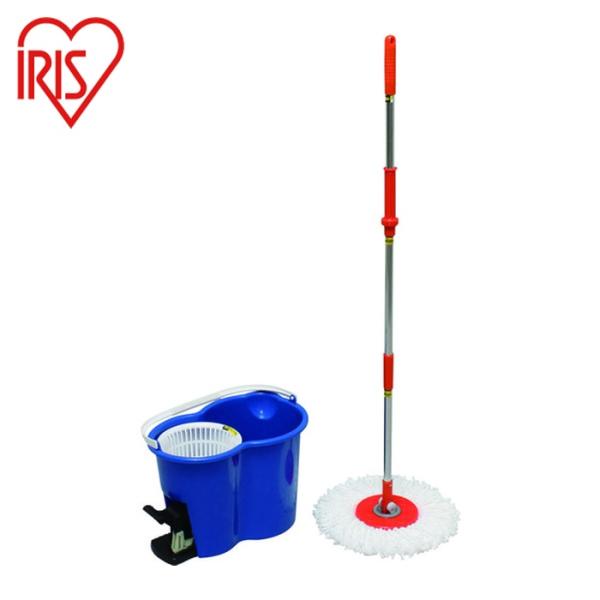 IRIS 回転式モップ|特長:ペダルを踏むだけで脱水できるので、手を汚さず衛生的です。 モップの洗浄もペダルを踏むだけで可能です。 (KMO・450BLを除く)・マイクロファイバーモップで、水拭きでもから拭きでも、しっかり汚れをキャッチします。