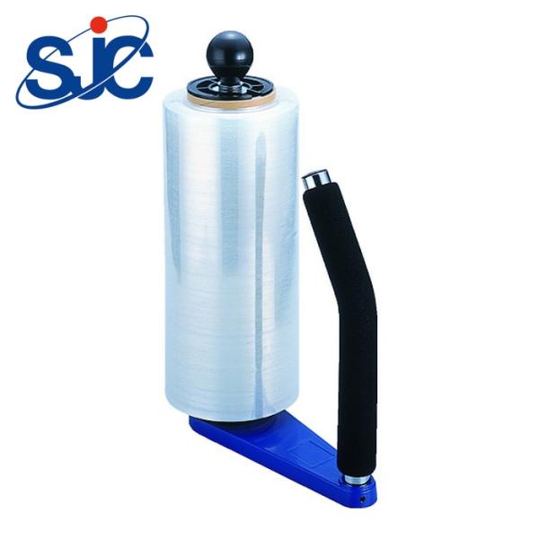 積水 ストレッチフィルムホルダー|特長:より梱包しやすくする、ストレッチフィルムを持つためのホルダです。