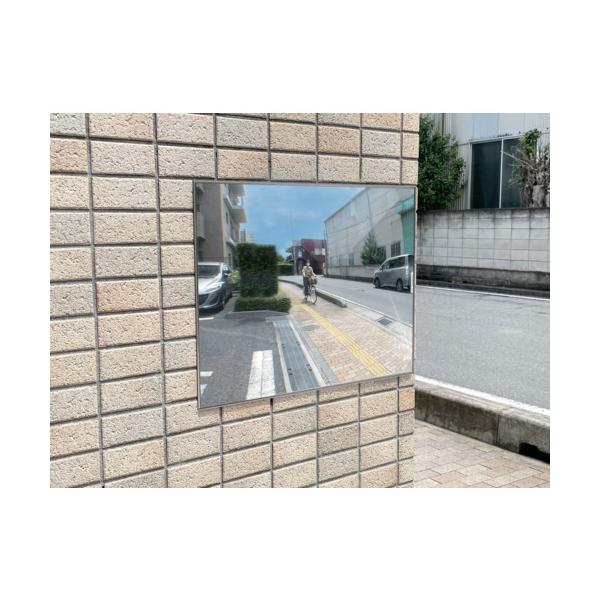 特長●でこぼこの激しい壁や、しっかり止めたいときに適しています。●出っ張らないので違和感のないデザインです。●道路の死角から来る人や自転車などを確認できます。用途●駐車場出入口の安全確認に。