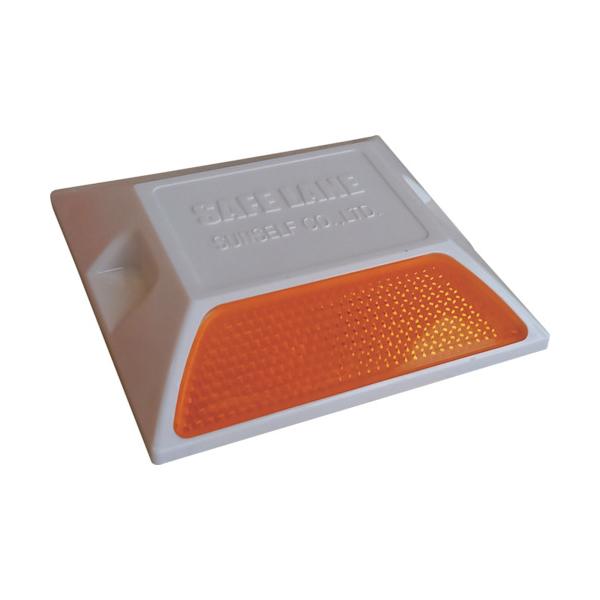 特長●夜間の視認性を向上させ、縁石での注意喚起やドライバーの誘導に最適です。●接着力が高まるような底面形状設計のため、強固な固定が可能です。●視認性に優れた反射式道路票を業界最安値でご提供いたします。●本体色は白、反射プレートはオレンジ色と...