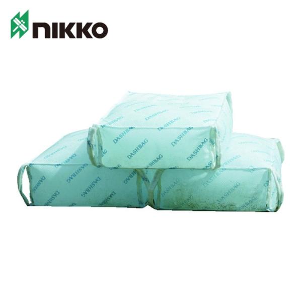 TOMBO 土のう|特長:不織布を採用することで吸水時間が2分に短縮されました。 吸水後は段積みに最適な立方体になり、止水効果がアップしました。 作業に便利な取っ手付です。