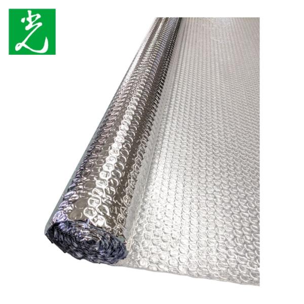 光 窓用断熱フィルム|特長:高反射断熱アルミ素材・ペットシート・ポリエチレン(プチプチ)の3層で外からの熱や冷気を大幅カットできます。 冬暖かくて、夏涼しい、冷暖房効果がアップします。 ハサミやカッターでお好きなサイズに簡単にカットできます。