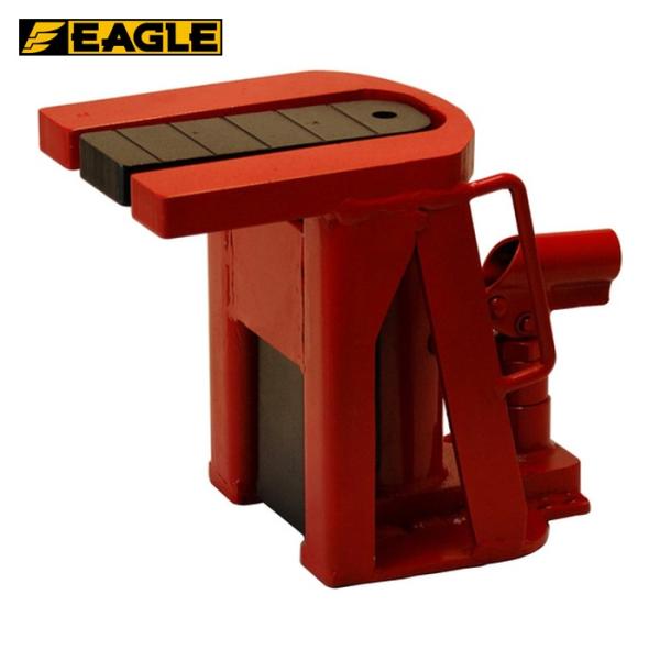 イーグル 建築用ジャッキ|特長:地盤沈下などで傾いた住宅家屋の修復に一役買います。 基礎のハツリを最小限に抑えることができるので、効率の良い作業ができます。 オーバーロードを防ぐ安全弁を備え、作業時の安全性を高めています。