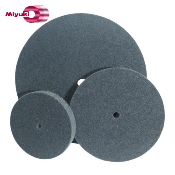 ミユキ 研磨ホイール|特長:不織布を重ねて圧縮したクッション性のある砥石です。 弾力性に富み、素地に馴染みが良く、サビや汚れをスムーズに落とします。