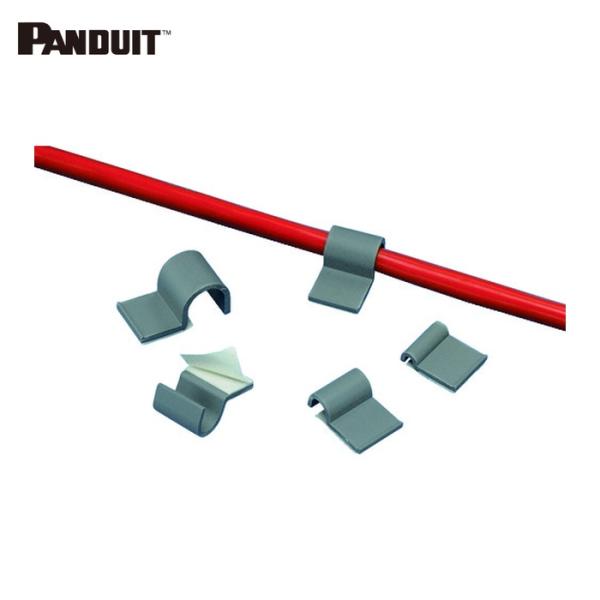 PANDUIT ケーブルクリップ|特長:狭い場所でもケーブル、電線などを固定できるように、片側のみ粘着テープがついています。