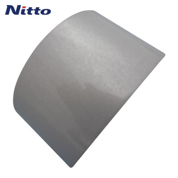 日東エルマテ 反射テープ|特長:投射された光を確実・正確に再帰反射します。 基材に反射用ガラスビーズが均一に封入されています。