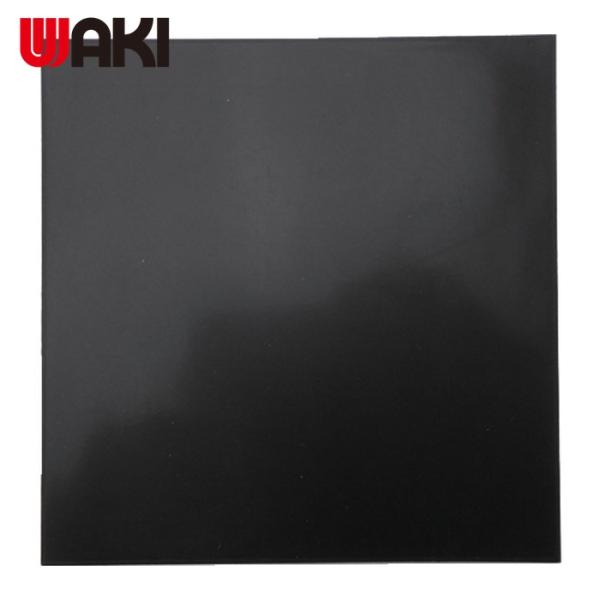 WAKI 合成ゴム素材|特長:イソブチレンに数%のイソプレンを共重合した合成ゴムです。 耐オゾン性、耐老化性、電気絶縁性、耐候性、衝撃吸収性に優れています。 水に強いです。