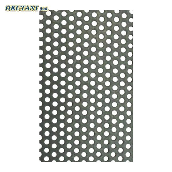 OKUTANI パンチングメタル|特長:パンチングメタルとは、パンチングプレスの金型で孔を開けた加工をした板の名称です。 表面が平面であるため、耐摩耗等の耐久性が高く目が崩れることもありません。 周囲フチ(孔無し部)の有無は不問となります。