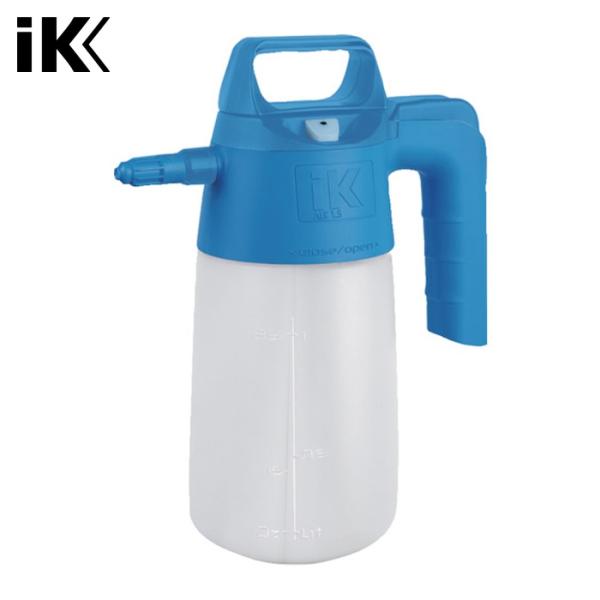 iK 蓄圧式スプレー容器|特長:耐アルカリ性に優れており、アルコールやアセトンにも使用できるプロ向けのスプレーです。 人間工学に基づいたデザインで扱い易く、屈強なタンクを備えハードな使用に対応します。 タンクの口が広く液体を補充しやすいです。