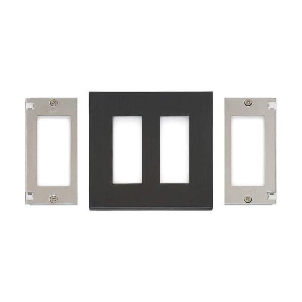 【仕様】●縦(mm)：120●横(mm)：120●適合コンセント：パナソニック社：フルカラーシリーズ／神保電器社：NK SERIE、ニューマイルドビーシリーズなど●取付ピッチ(mm)：101●仕上げ：ヘアライン仕上げ・ブラック●クールメタル...