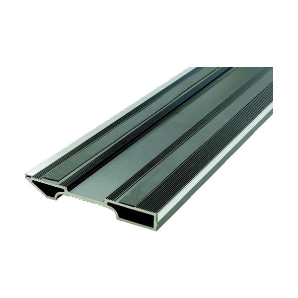 【仕様】●全長(mm)：625●幅(mm)：88●厚さ(mm)：11●呼び寸法(mm)：600●目盛精度(mm)：±0.28●真直度(mm)：0.32以下●目盛　　測定面：cm目盛　　●カッティング面：尺相当目盛●尺相当とcmの併用目盛●長...