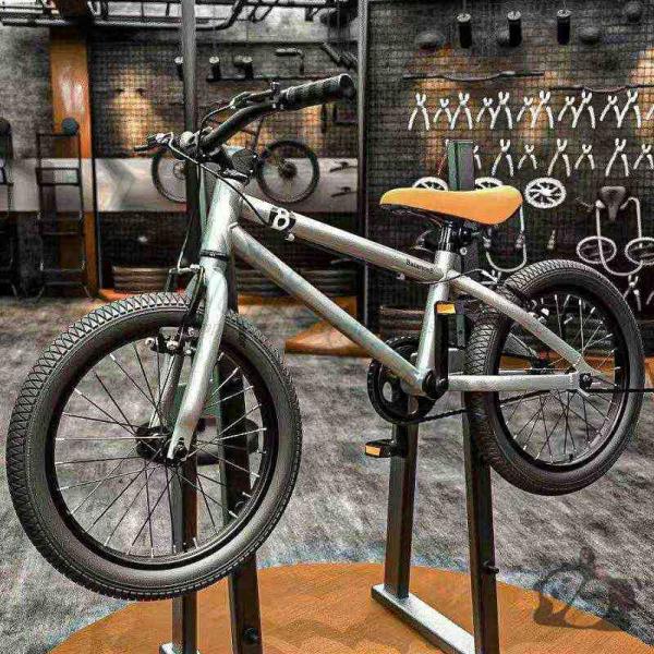 【高品質素材】：高性能な超高炭素鋼が特徴のクロスバイクです。軽量かつ剛性が高く、加速力やスピードに優れています。ショック吸収性に優れたフレームにより長時間のライドでも疲れにくく快適です。【サイズガイド】16インチの子供用マウンテンバイクスー...