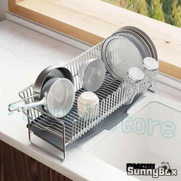 【特大水切りラック】大容量のバスケットと50cmの幅があって、平皿20~30枚、またはボウル約25~35ほど、合計3~4人分の食器を収納可能です。水切りラック全体はステンレス鋼のため、長期間使用しても美しさを保ちことができます。【限られたス...