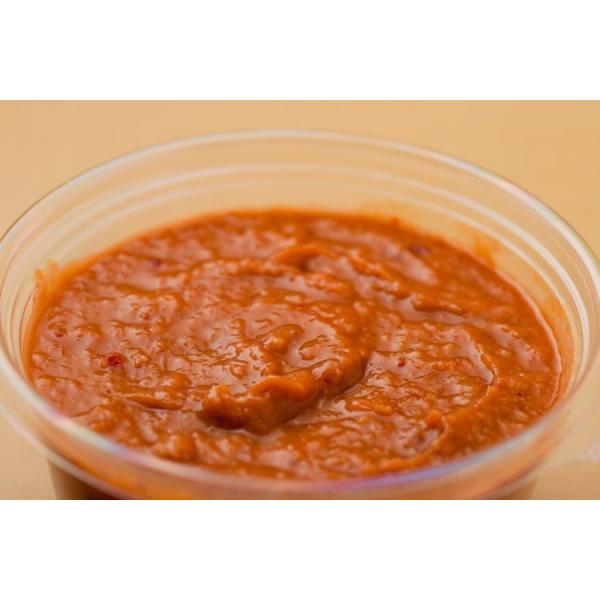 韓国で包み菜と共に登場するたいへんポピュラーな合わせ味噌です。食べやすい味を意識して自家調合しました。【内容量】180g【原材料】豆味噌、砂糖、唐辛子、ごま、にんにく、生姜、水飴、ゴマ油、小麦粉、大豆粉、麹、かつおだし/調味料（アミノ酸等）...